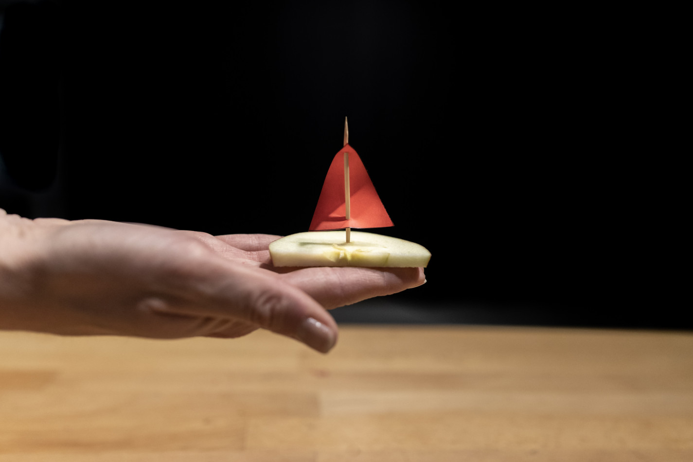 Lodička z jablka / VIDA! pokus na doma